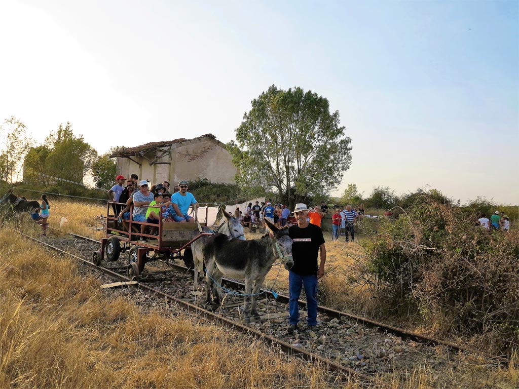 El Burrotrén y los sueños de Chuchi que reivindica una vía muerta